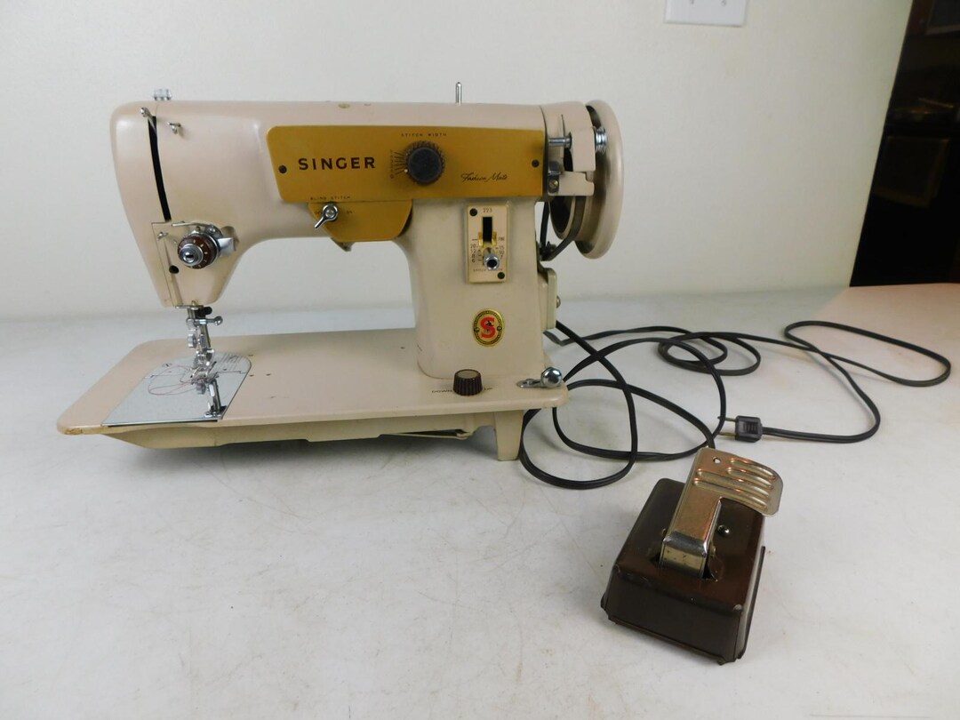 Vintage 1957 SINGER 223 Complete Leather Zig Zag Sewing Machine BEAST ...