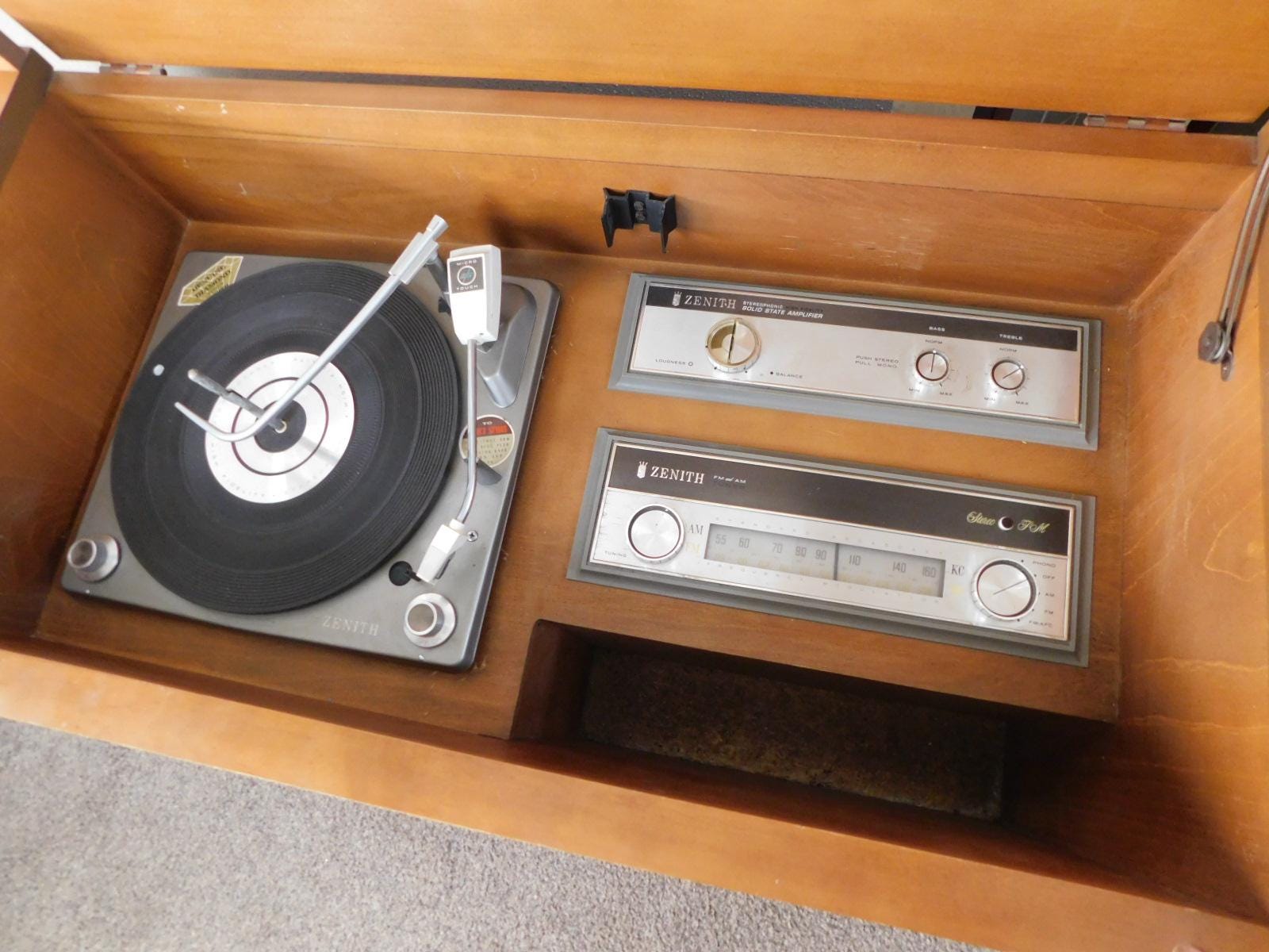 Mid Century 60s Zenith Radio Turntable Console Credenza AM FM Stereo ...