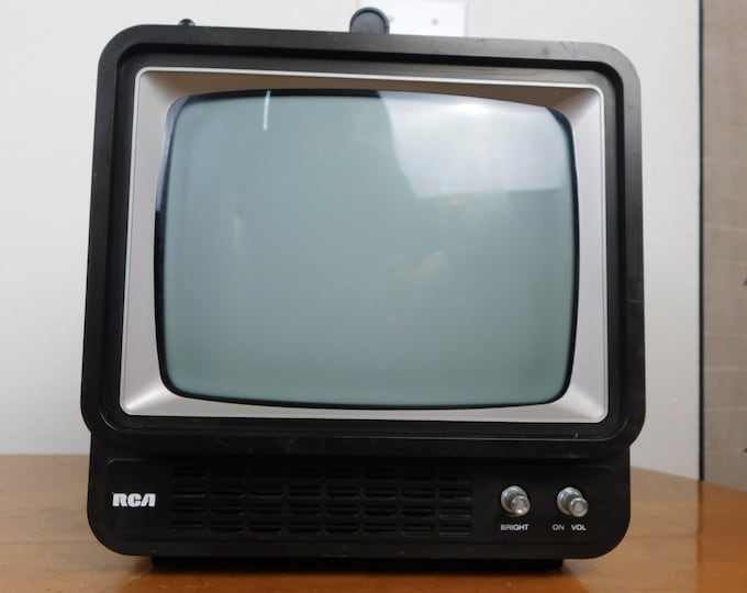 Cute Little Box Vintage Analog 1980's RCA 9" Portable TV AFC-095L B&W ...