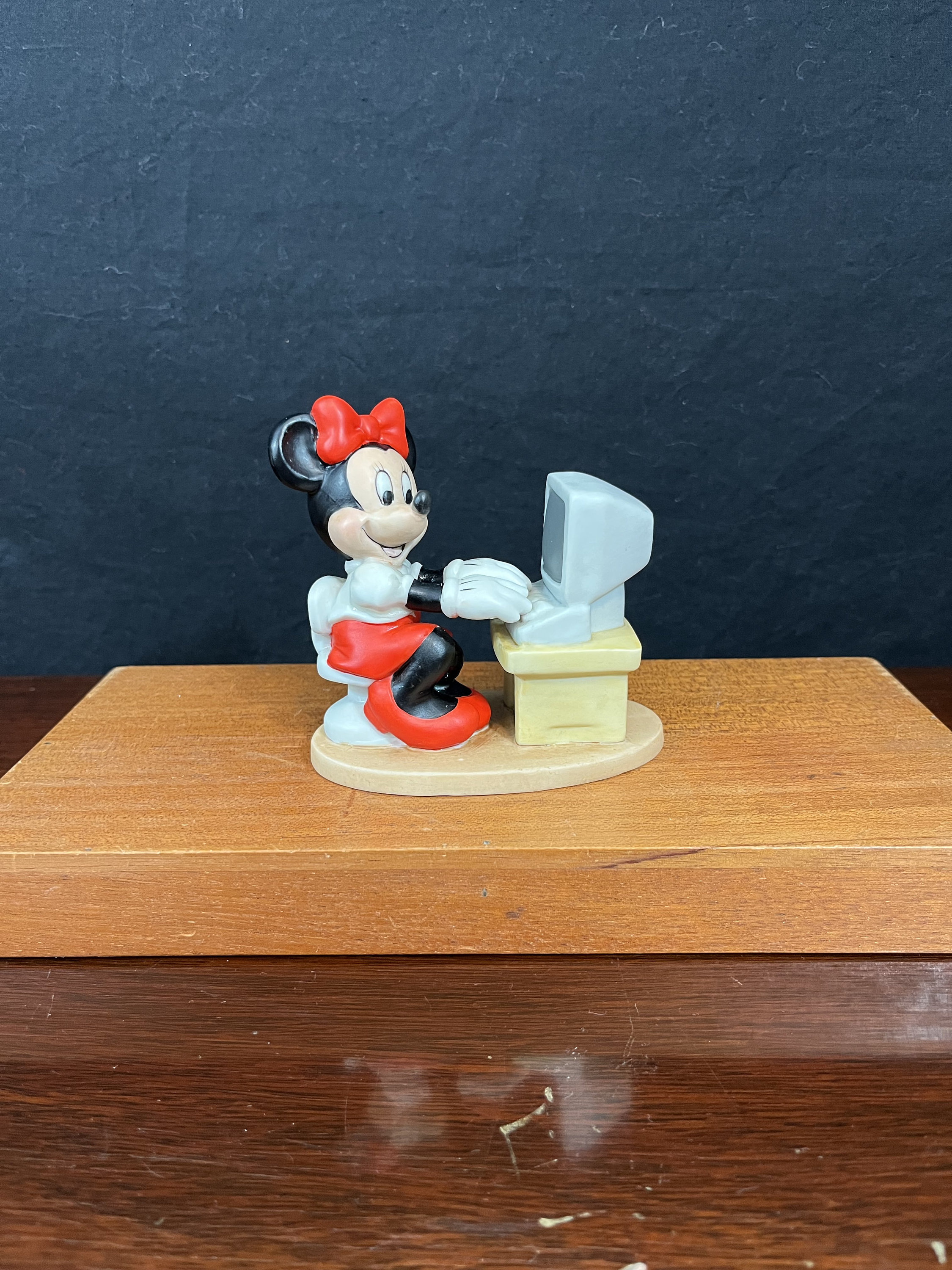 Vintage Disney minnie Mouse Sitting at Computer Ceramic Figurine 3 1/2 ...