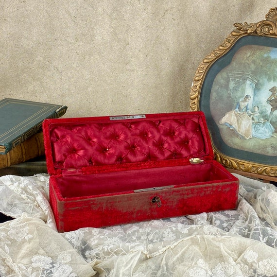 Antique silk velvet jewellery box with key, 19th cent… - Gem