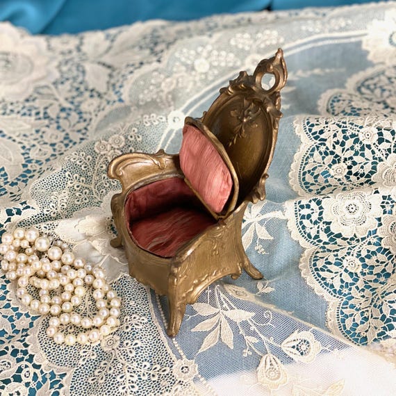 Antique bronze jewellery box in the shape of a chair,… - Gem