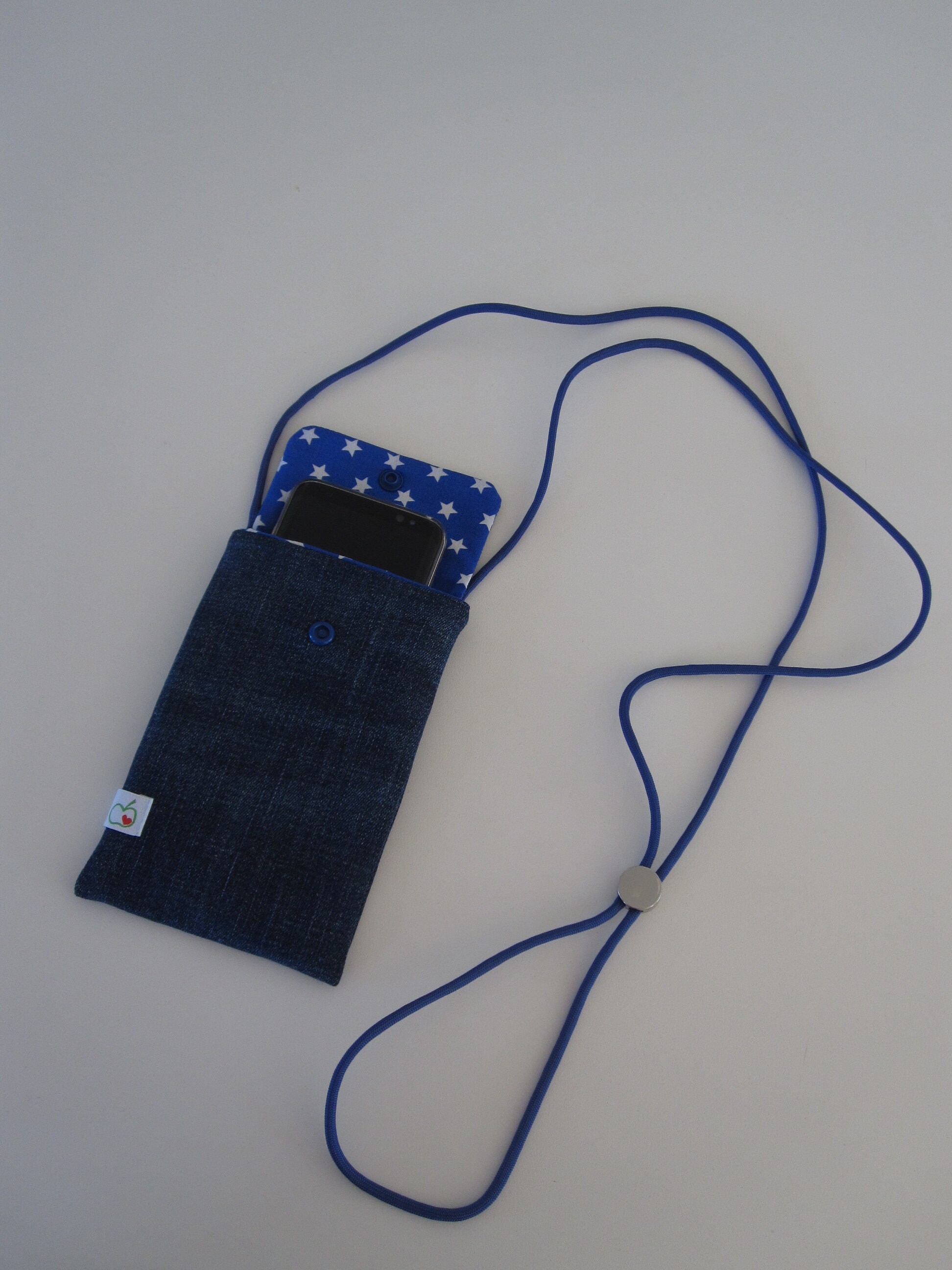 Smartphone case for hanging