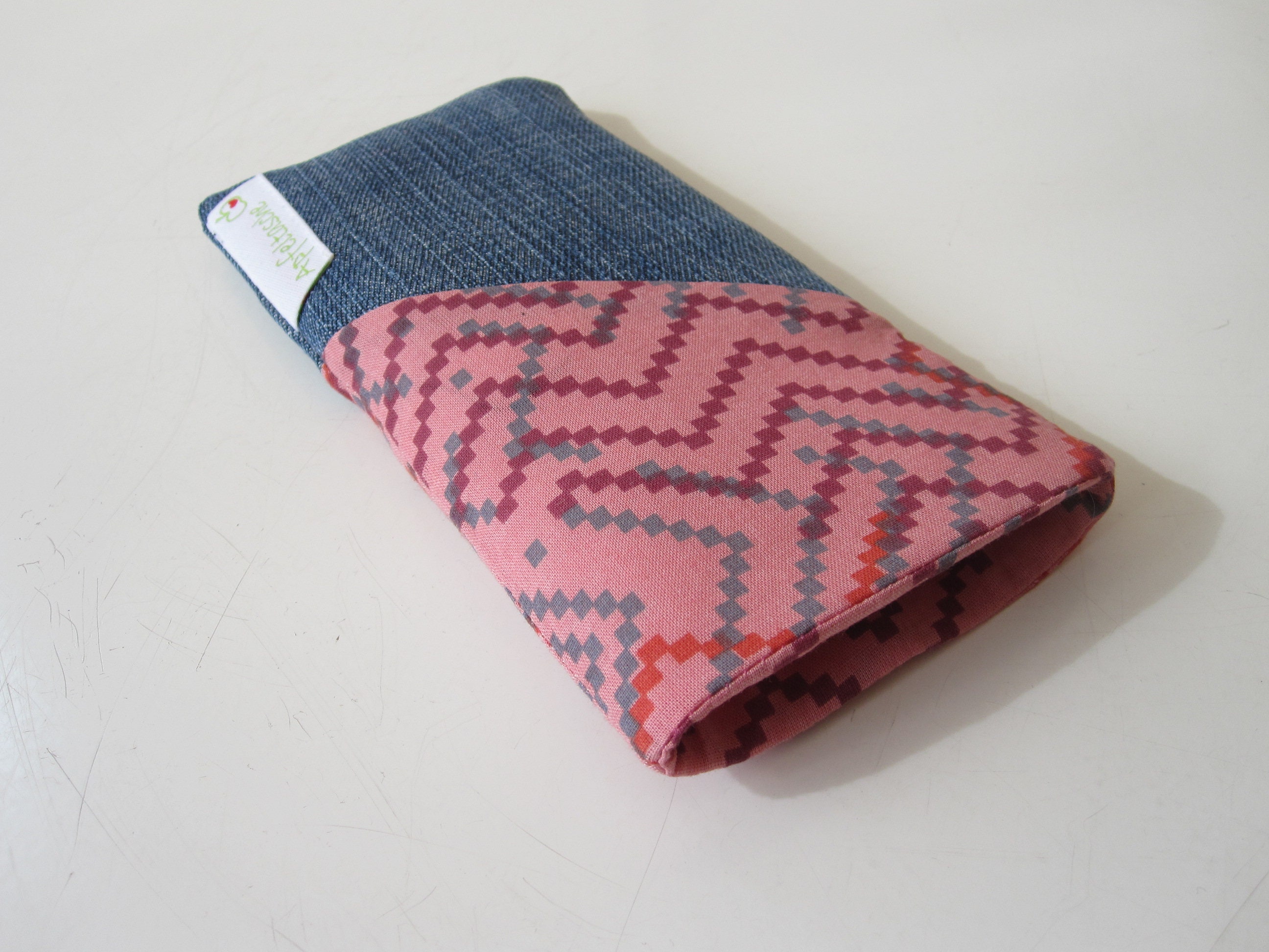 Smartphone case made of reused denim fabric
