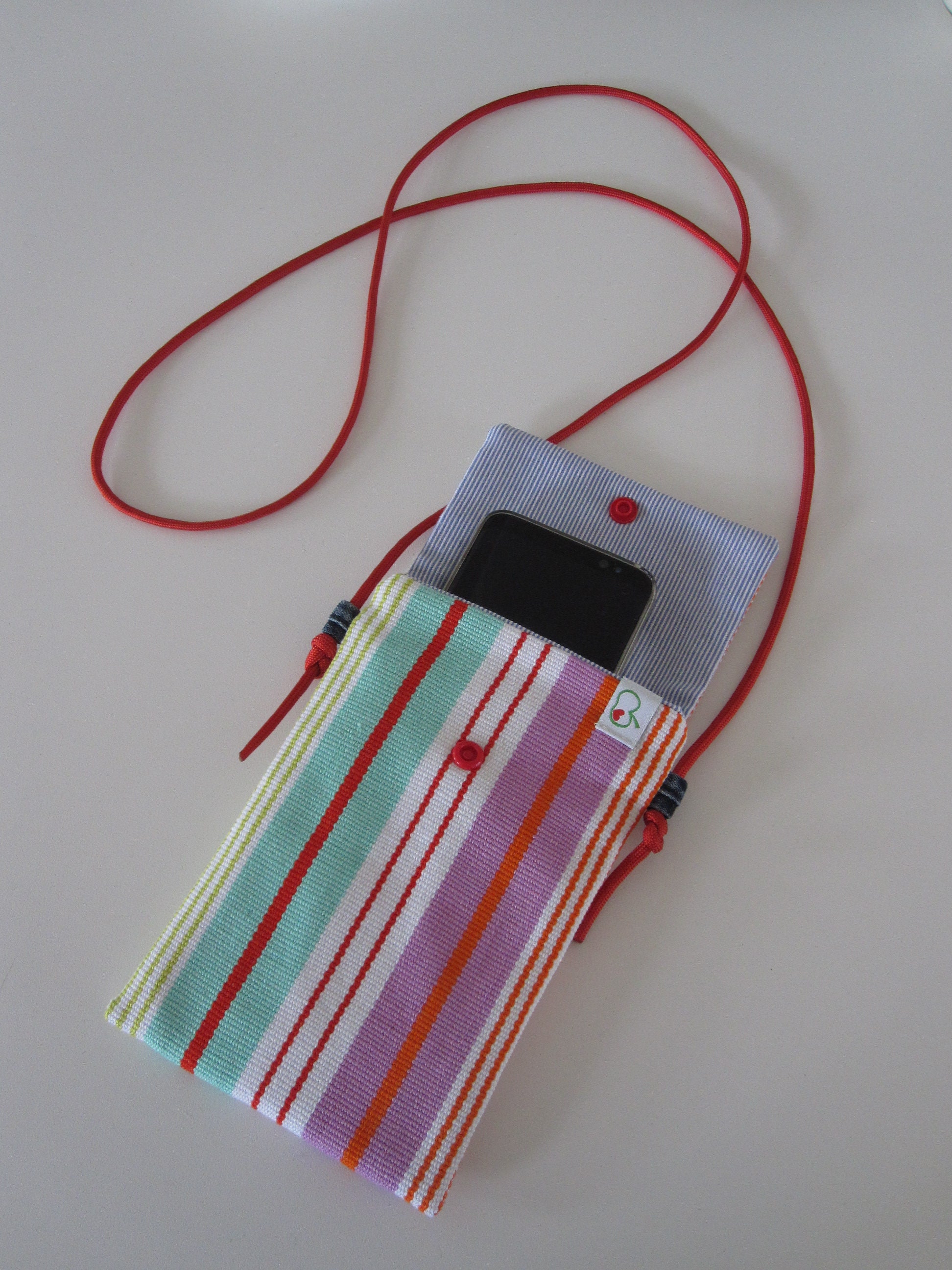 Smartphone case for hanging