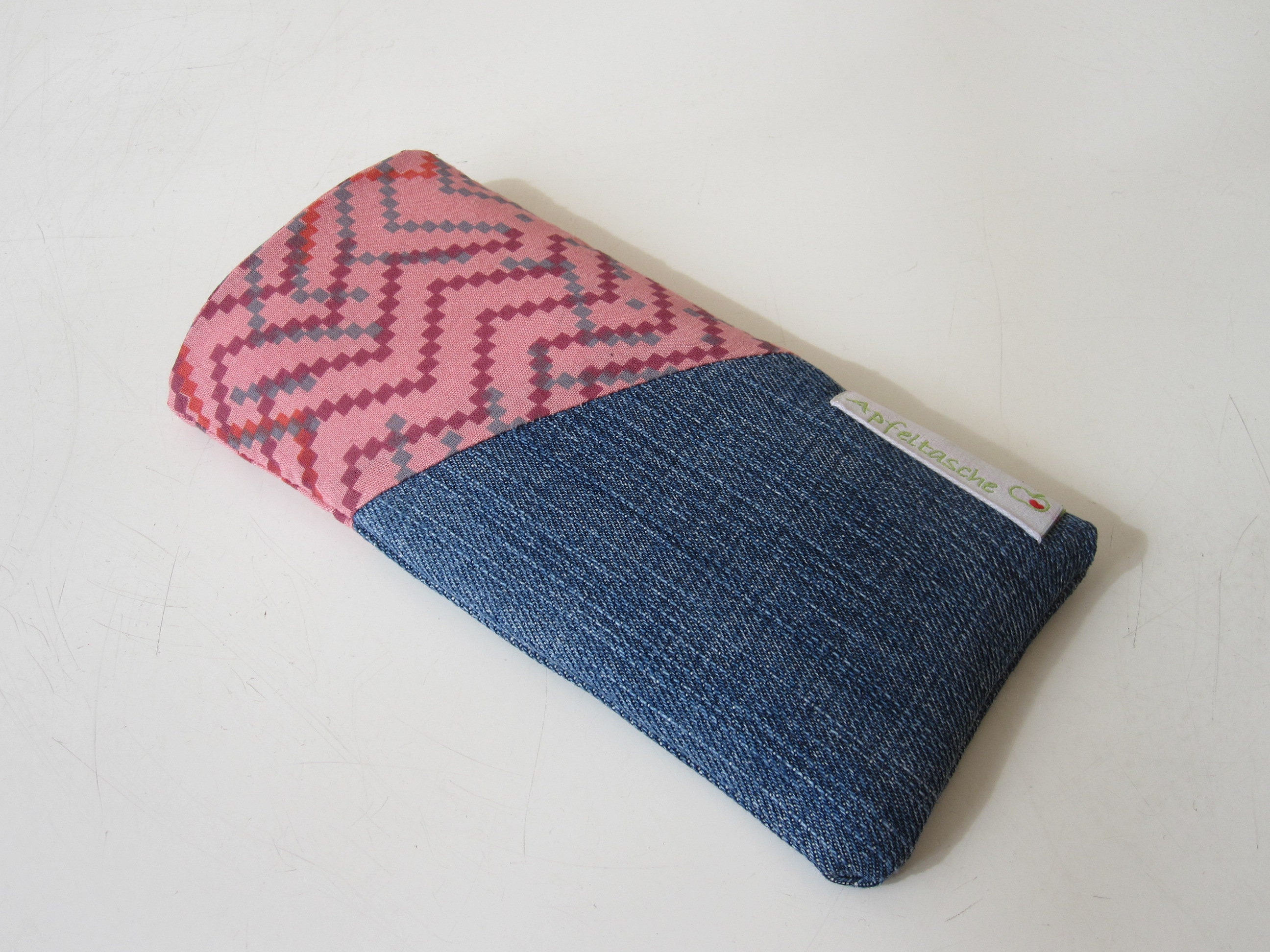 Smartphone case made of reused denim fabric