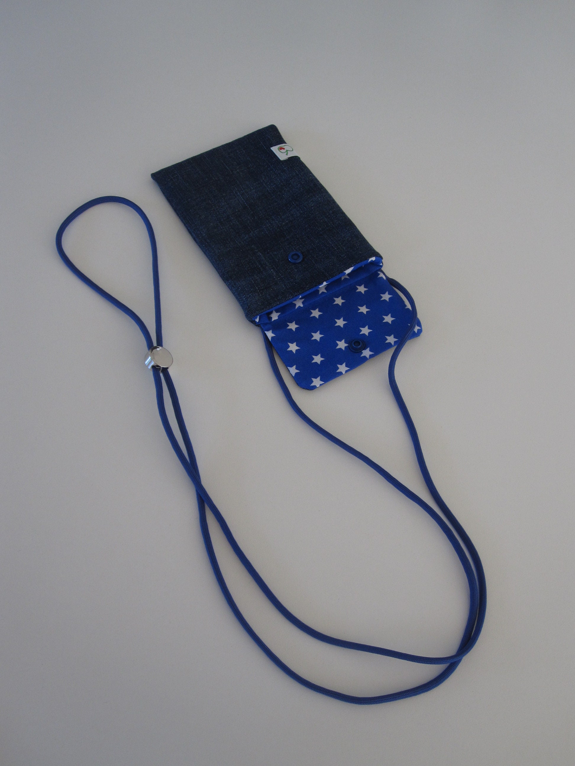 Smartphone case for hanging