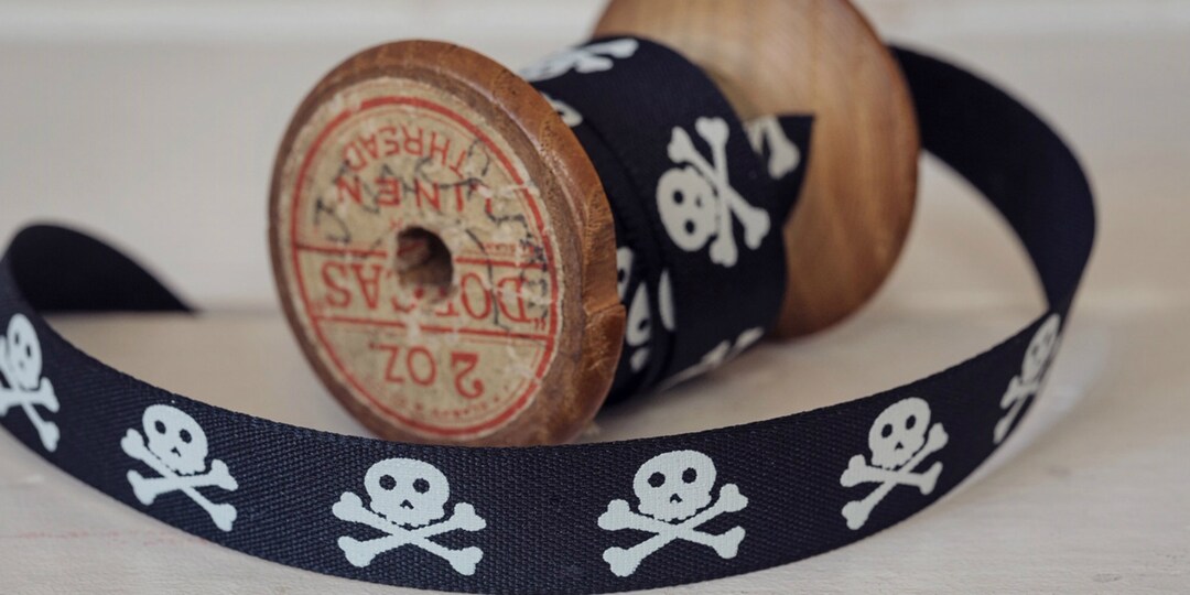 Pirate Ribbon Skull and Crossbones Black White Trick or Treat Party ...