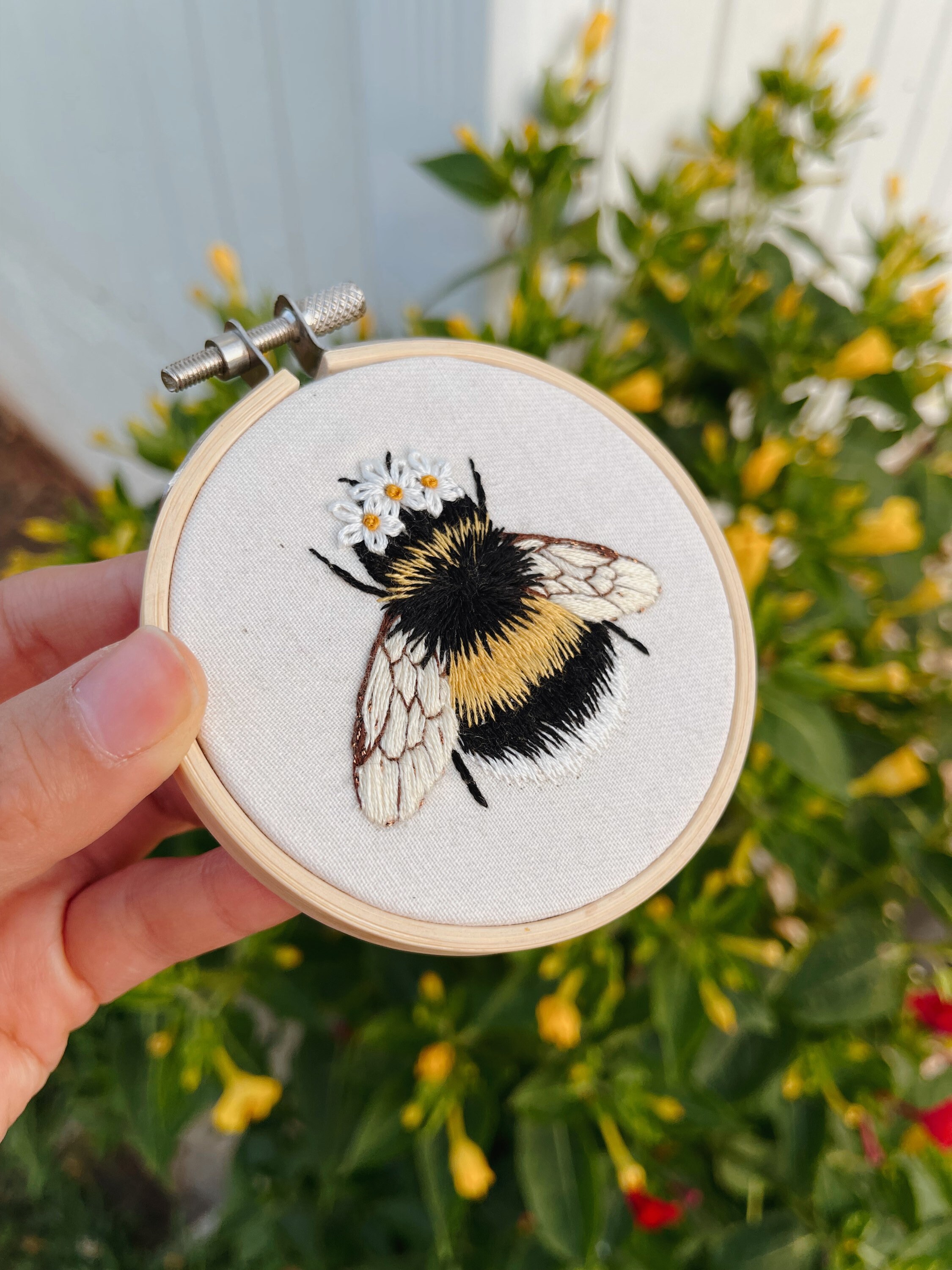 Bumble Bee Embroidery Wall Art / Embroidery Hoop - Etsy