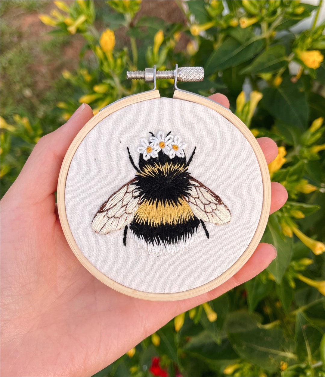 Bumble Bee Embroidery Wall Art / Embroidery Hoop - Etsy