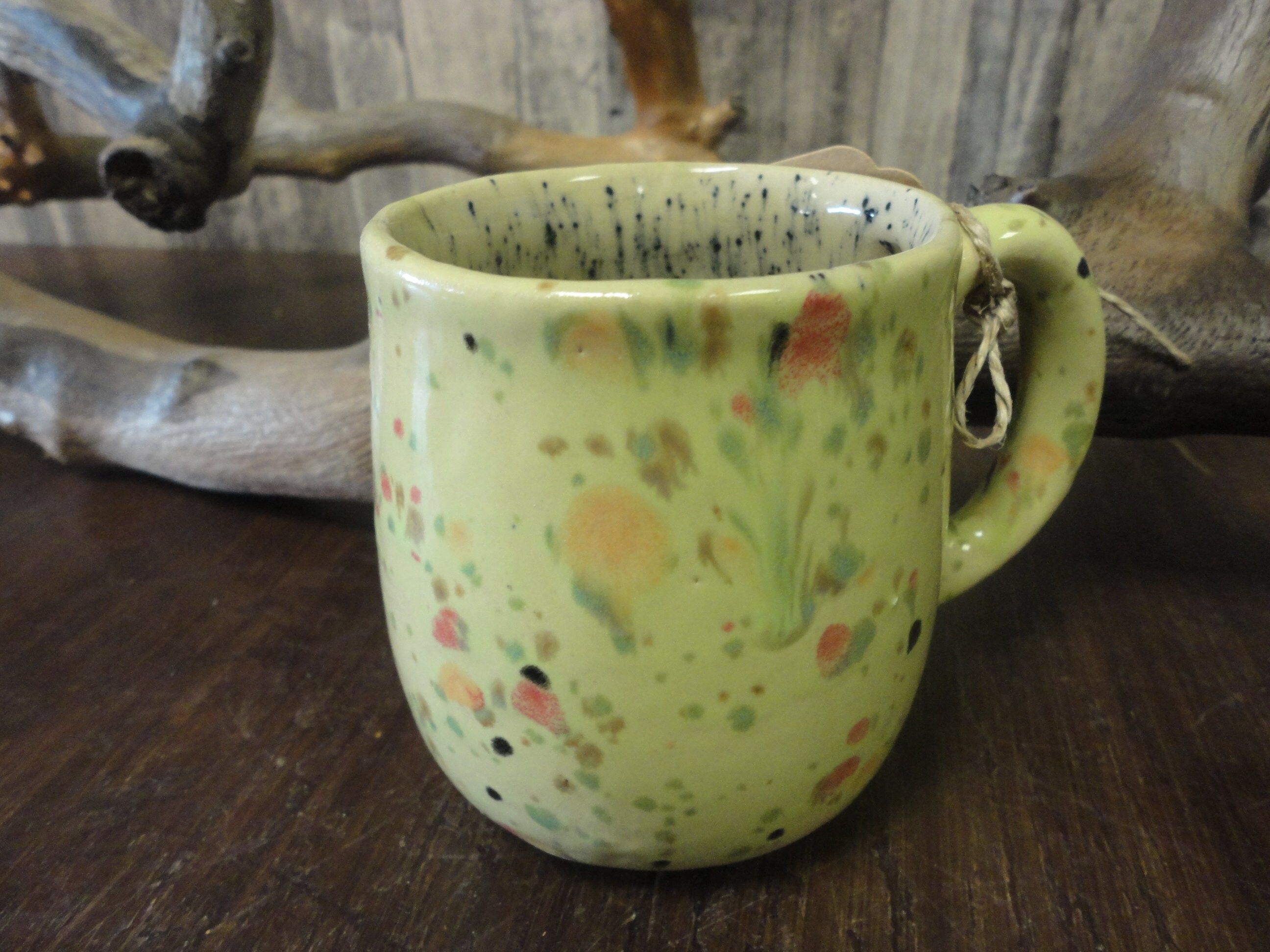 Tassen in verschiedenen Formen und Farben, Kaffeetasse, Teetasse, Tasse ...