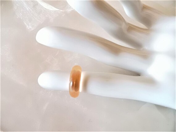 very small, delicate ring, classic statement ring fro… - Gem