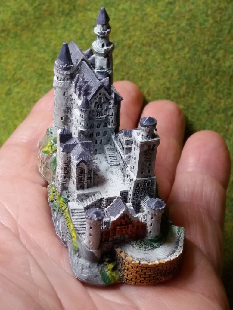Art & Collectibles Art Objects Sculpture Mini resin Castles etna.com.pe