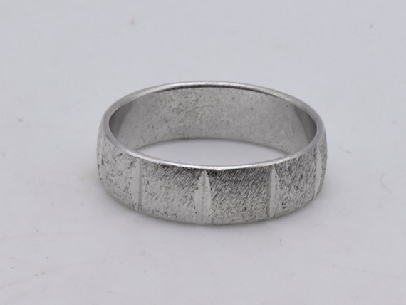 Silver Tone Brushed Metal Texture Band - Size 10.75 - Gem