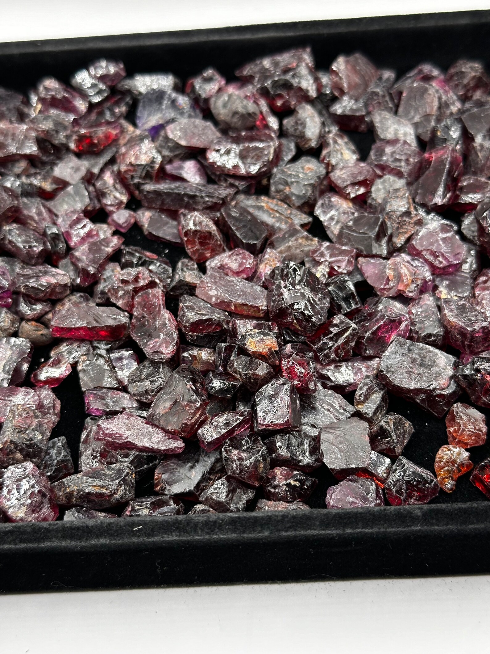 Natural Garnet Un-cut, Un-treated Rough Gemstone Crystals Wholesale Lot ...