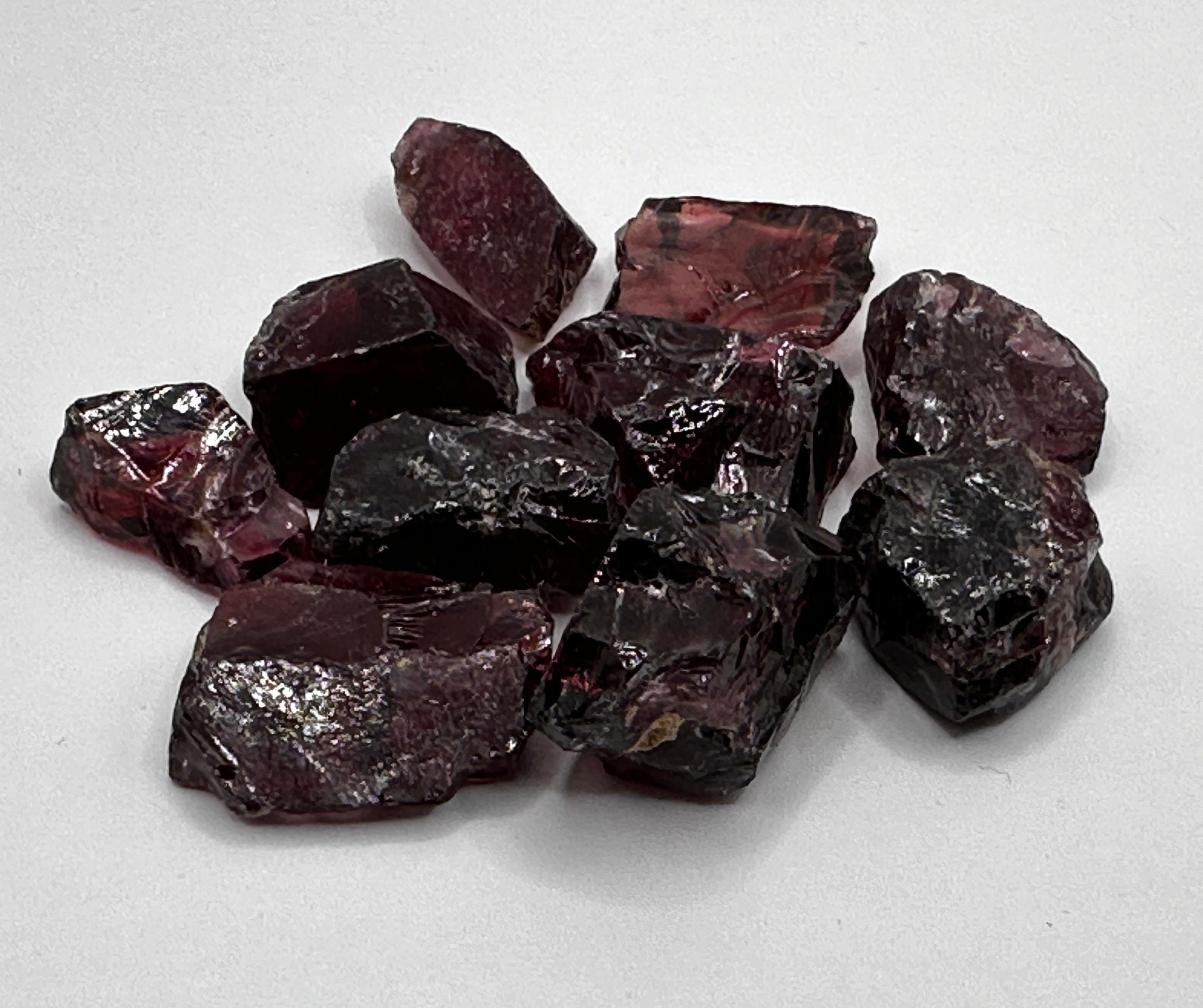 Natural Garnet Un-cut, Un-treated Rough Gemstone Crystals Wholesale Lot ...