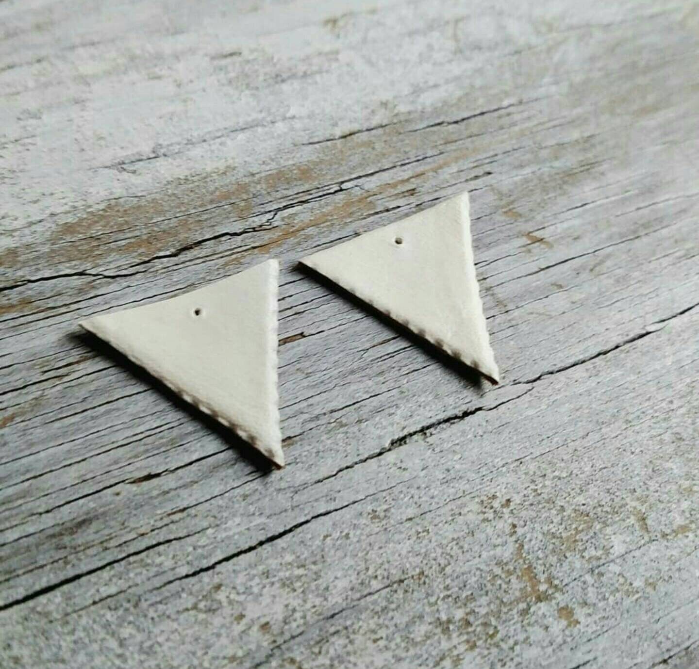 Ivory White Leather Triangles, Set of 2, 1" L X 1" W, Top Hole, White ...