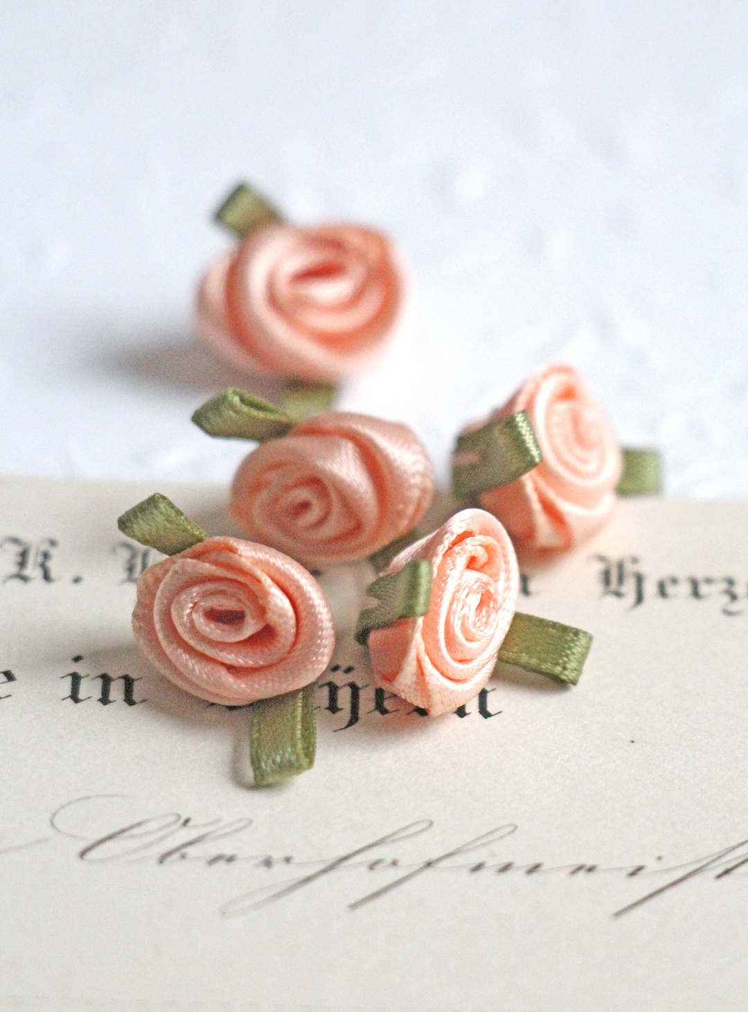 0,28Eur/St 10 kleine Satinrosen Puder Rosa Skin 1cm Satinröschen ...