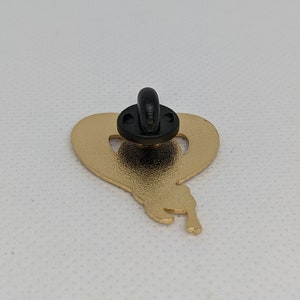 Aromantic Asexual Pride Noodle Heart-shaped Snake Enamel Pin in Aroace ...