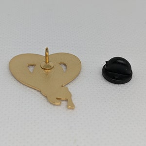 Aromantic Asexual Pride Noodle Heart-shaped Snake Enamel Pin in Aroace ...