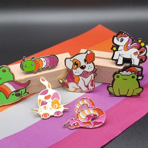 Lesbian Pride Frog Pin | Chibi Queer Lesbian Frog Enamel Pin With WLW Sunset Lesbian Flag Cape ...