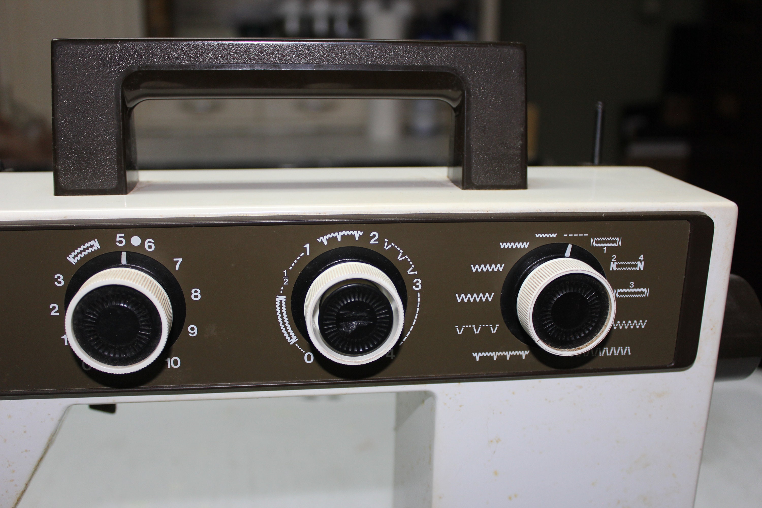 Vintage Viking 3610 Husqvarna Electric Sewing Machine and Accessories ...