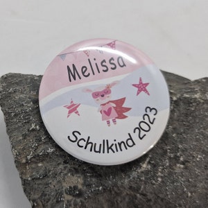 Personalisierter Button Schulkind mit Name und Superheldin für Mädchen als Geschenk zur ...