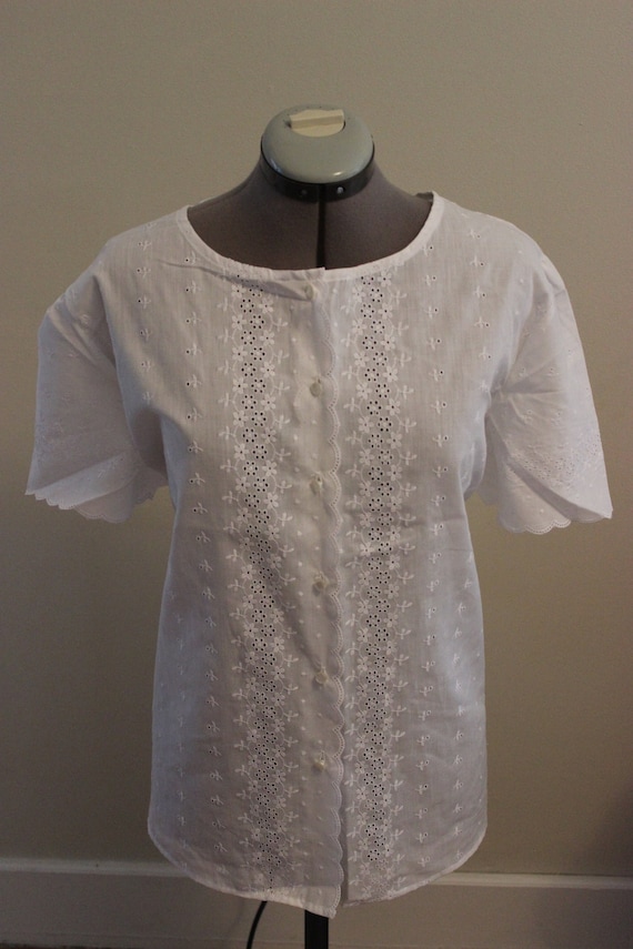 ladies vintage 1970's white eyelet button down short … - Gem