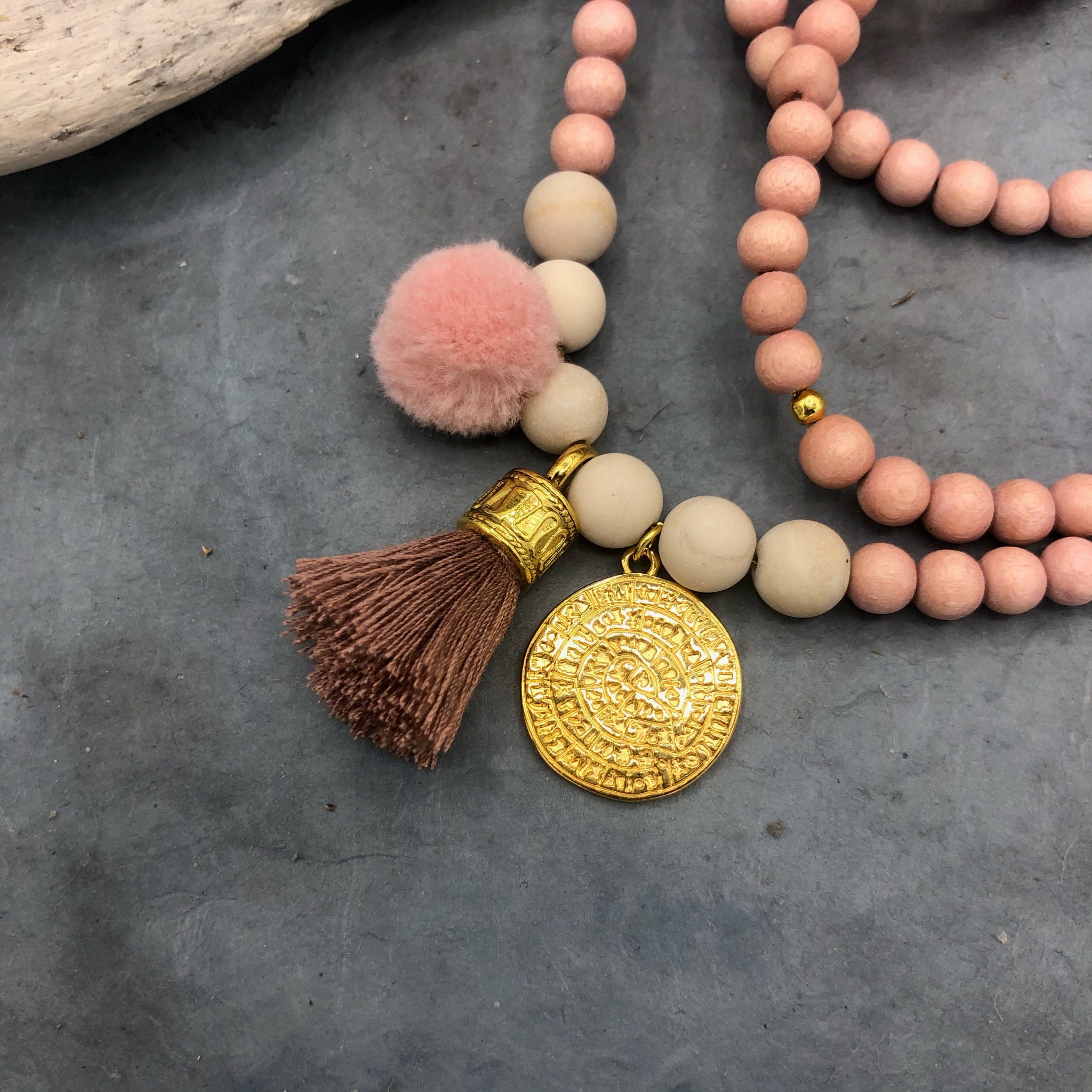 Lange Kette Holzperlen Quaste Pompom Anhänger | Etsy