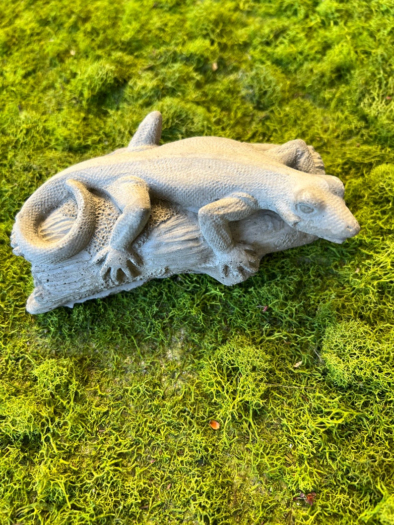 Concrete Lizard on the Log Statue Lizard Garden | Etsy