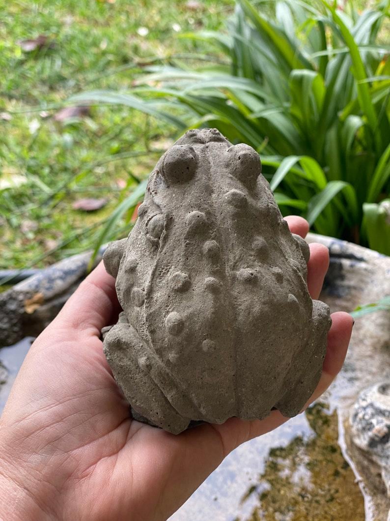 Concrete Spitting Frog Fountain 4.5"x3.25"x3", Water Feature, Spitter ...