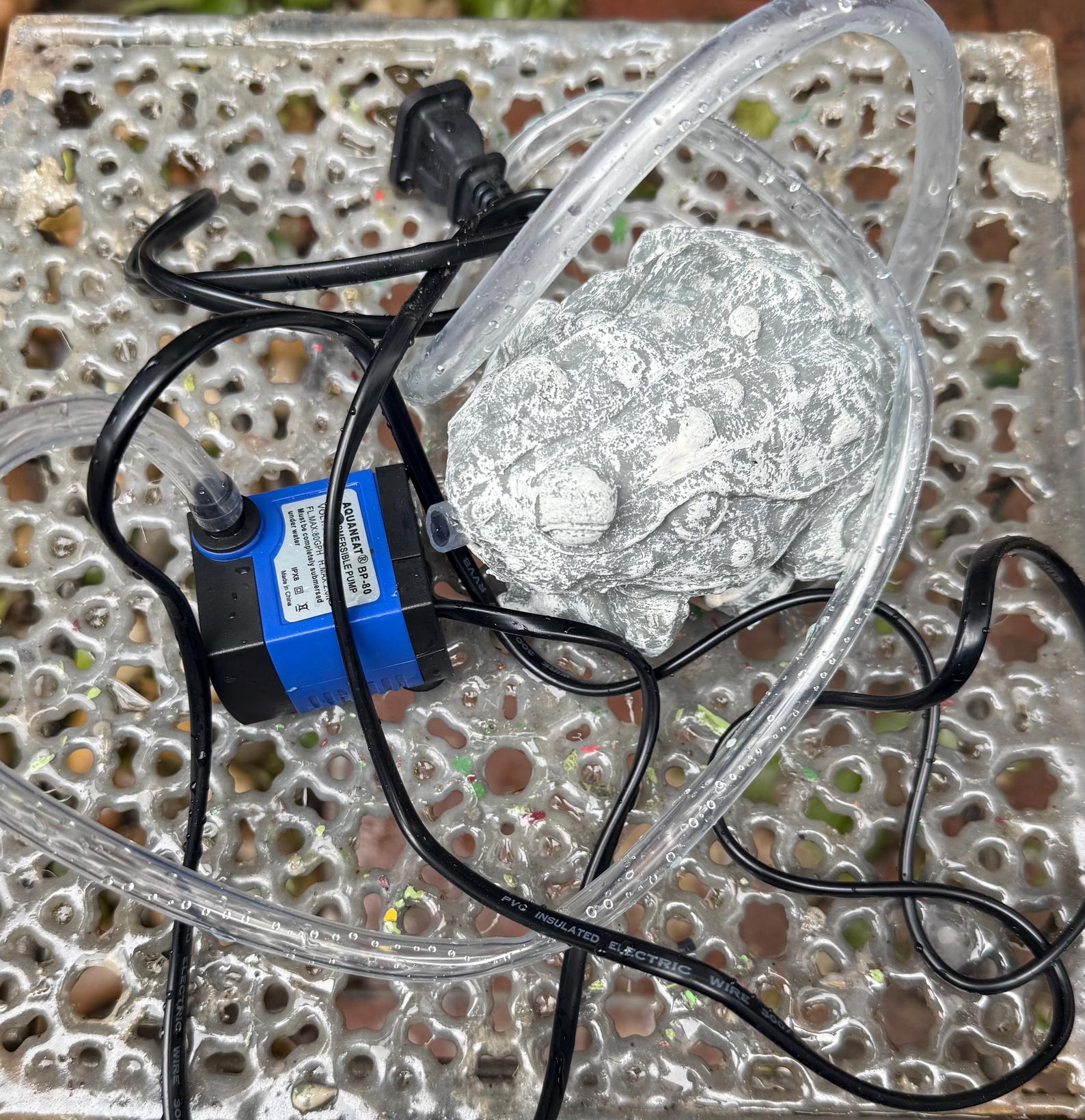 Concrete Spitting Frog Fountain 4.5"x3.25"x3", Water Feature, Spitter ...
