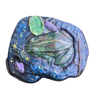 Frog Stepping Stone, 12"x9.5"x1.5", Realistic Frog, Handmade, Pond ...