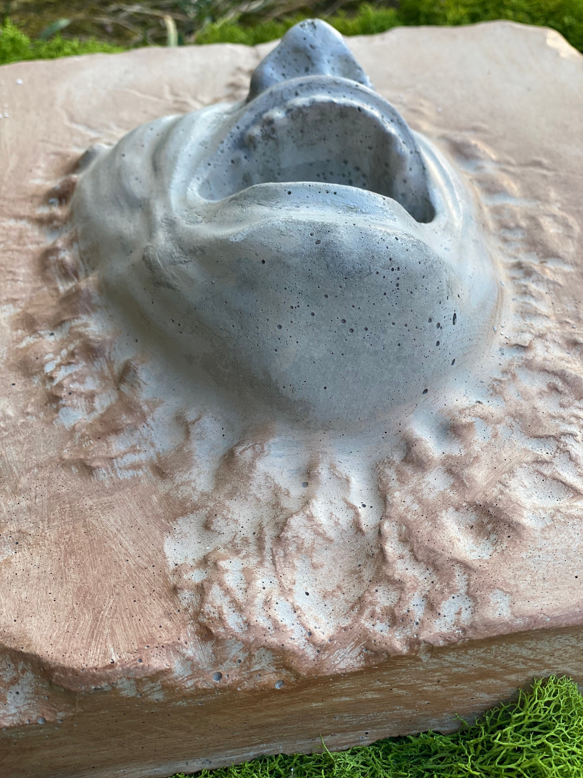 Concrete Face Through the Wall, Screaming Face Stone, Concrete Garden ...