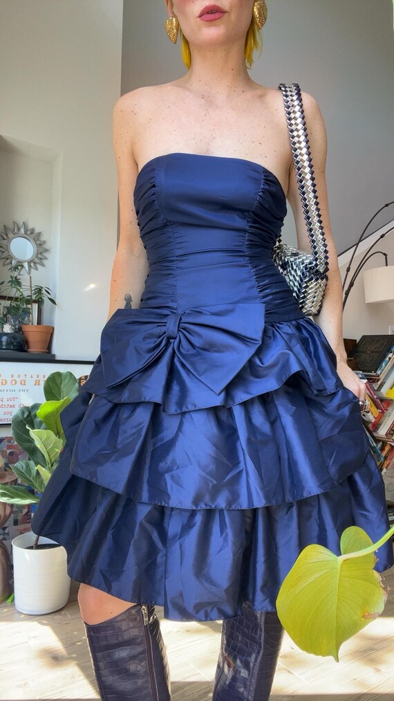 80s blue ruffle - Gem