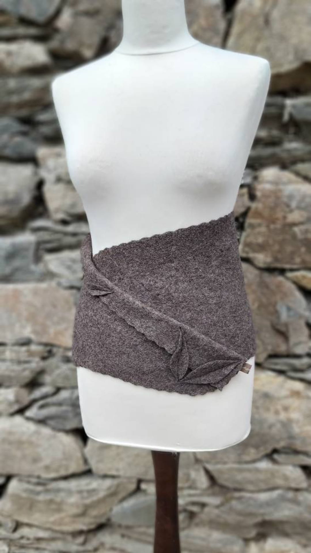 Kidney Warmer in Brown-mottled Made of Pure Sheep's Wool in Brown ...