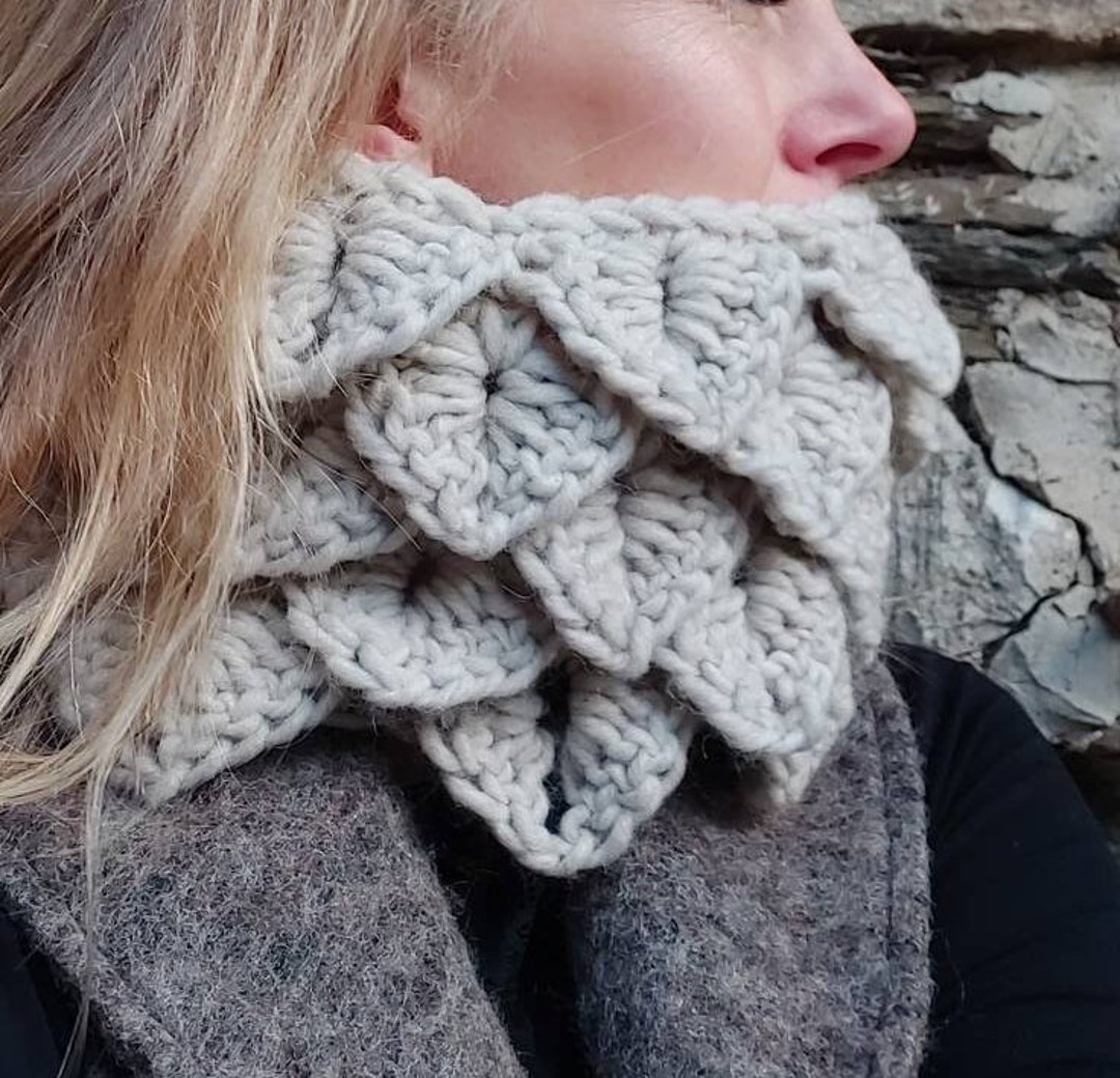 Soft Loop With Alpaca Yarn in Beige, Shawl Collar, Special Crochet ...