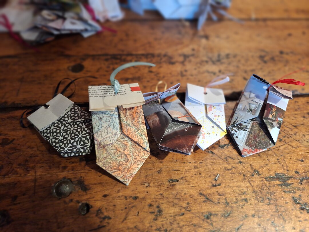 5 Gift Packaging Made From Old Magazines, Atlases and Books, Recycled ...