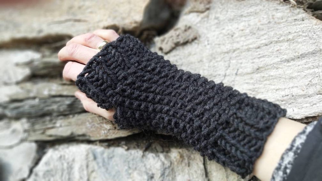 Hand Cuffs With Thumb Hole Made of Sheep's Wool and Polyacrylic, Arm ...