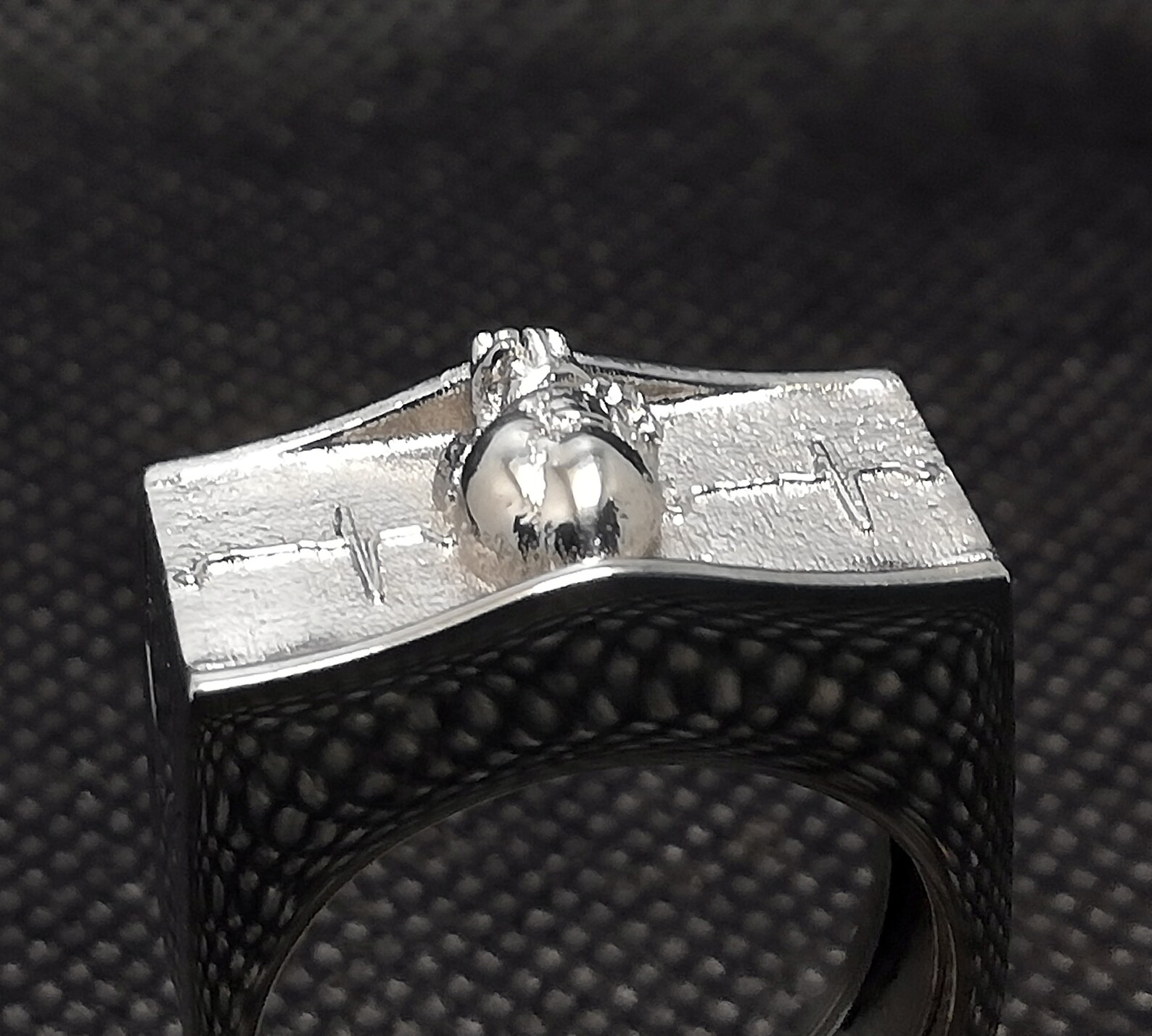 Human Heart Secret Compartment Pill Ring Pill Box Ring - Etsy