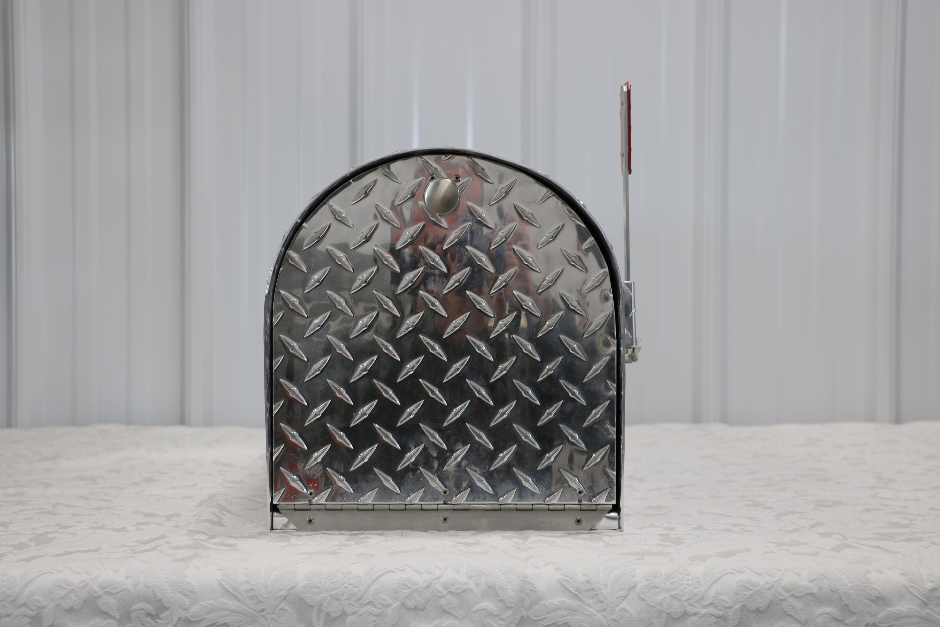 Heavy Duty Diamond Plate 14 Gauge Aluminum Mailbox XL Size With Round ...