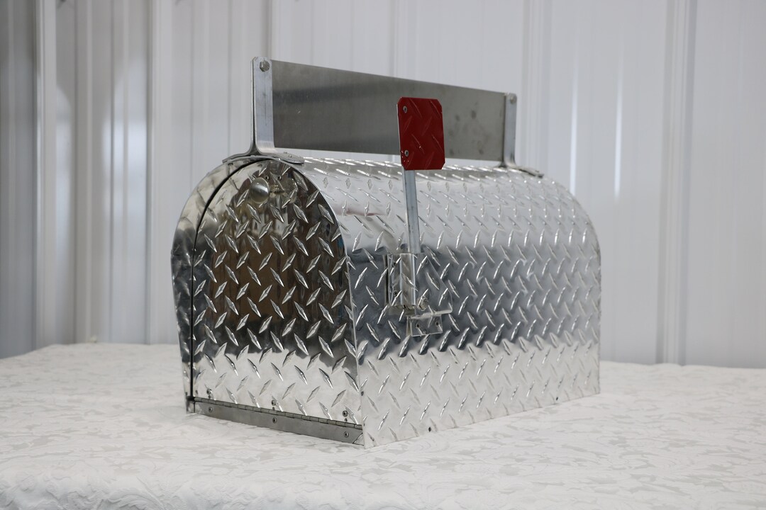 Heavy Duty Diamond Plate 14 Gauge Aluminum Mailbox XL Size With ...