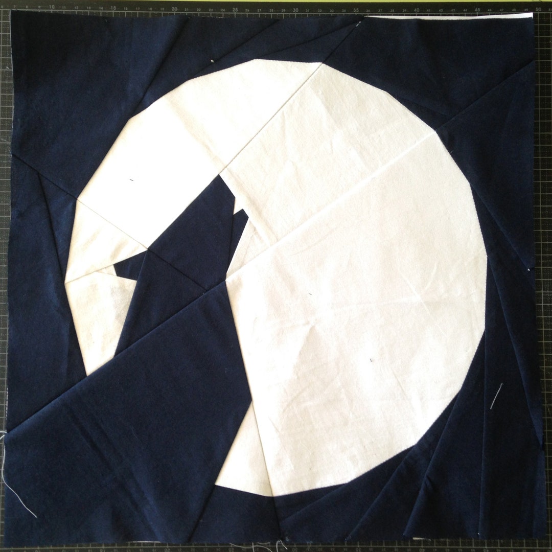 Wolf Under the Moon Quilting Pattern. Foundation Paper Piecing Pattern ...