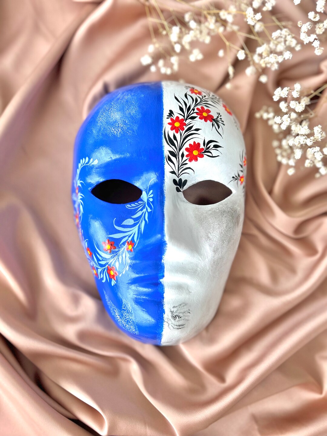 Elegance Unveiled: Handcrafted Venetian-style Masquerade Mask for a ...