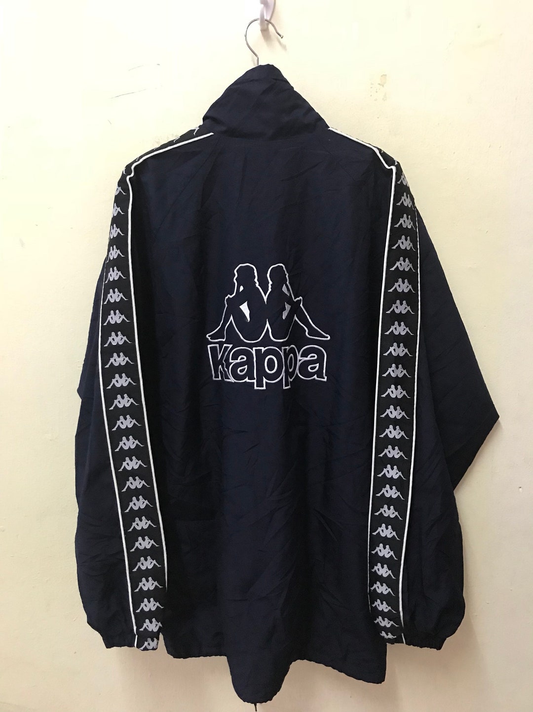 Kappa Spellout bordado gran logotipo lado tapped chaqueta de gran ...