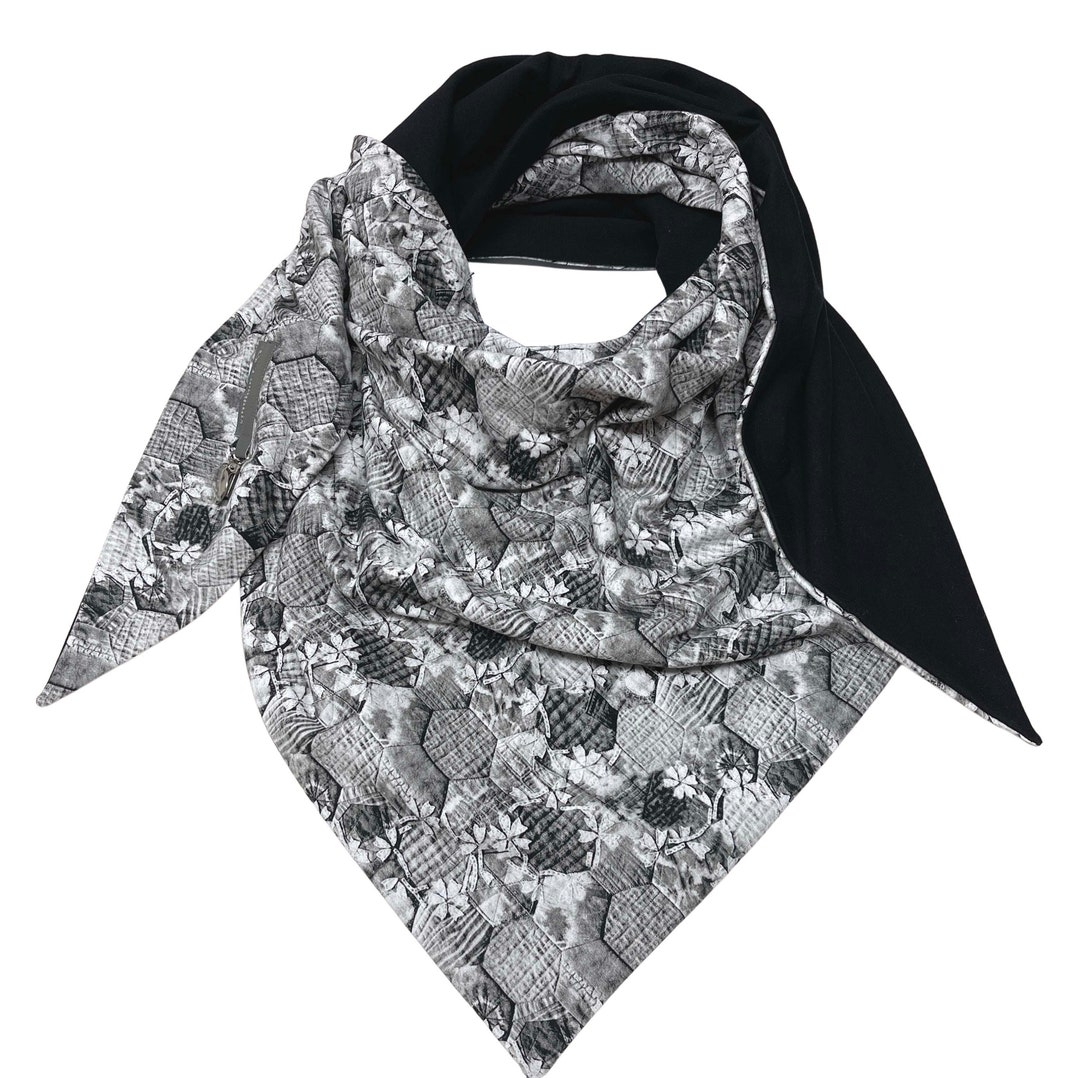 XXL Triangular Cloth: Hexagon and Flowers in Grey Black - Etsy