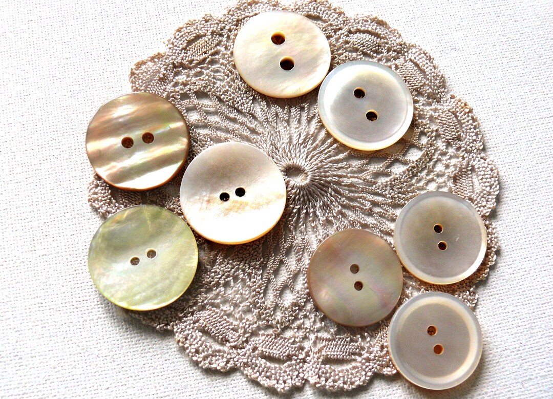 8 Bright JEWELRY MOTHER OF PEARL BUTTONS Approx. 25-27 Mm Wonderful ...