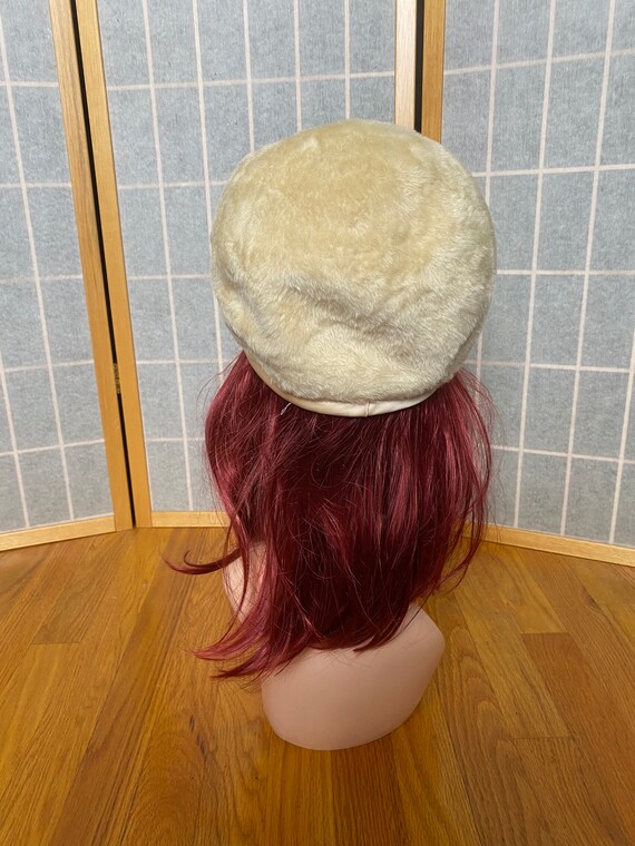 Vintage 1960’s cream white fuzzy furry bubble hat - Gem