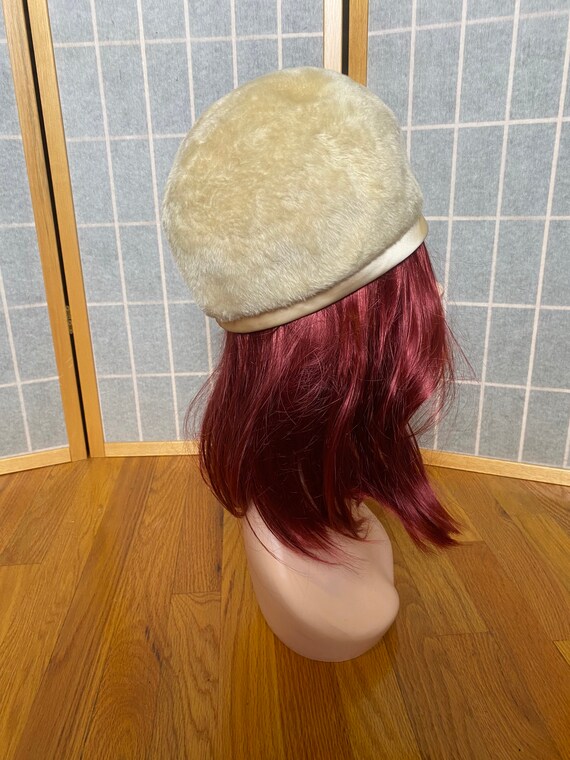 Vintage 1960’s cream white fuzzy furry bubble hat - Gem