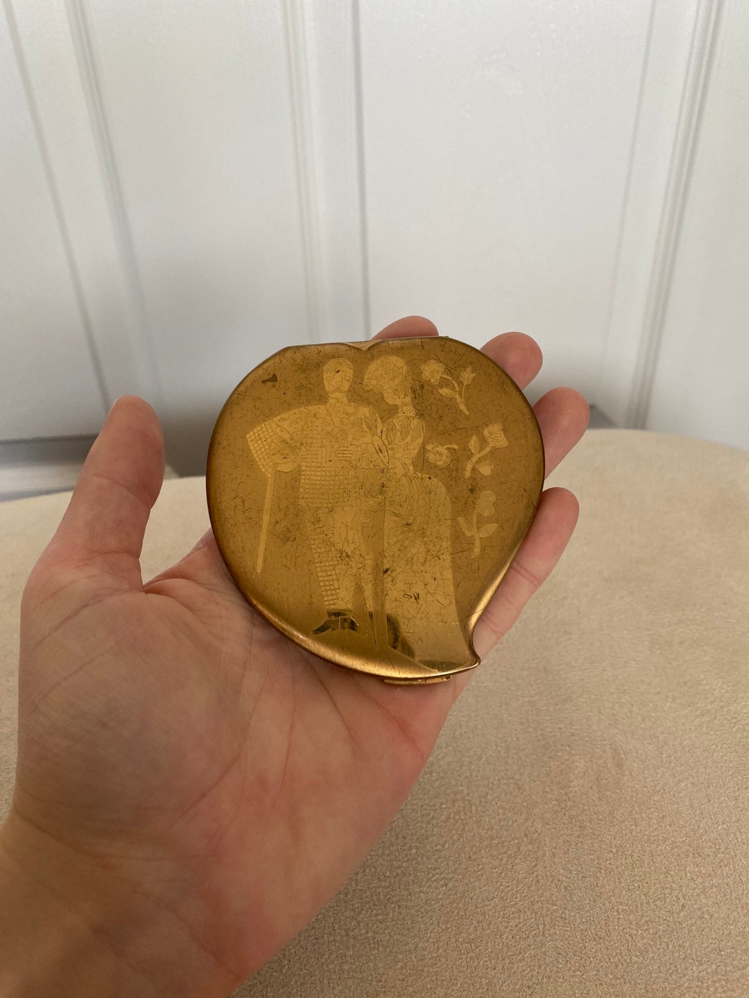 Vintage 1950’s Gold Elgin American Powder Compact With Engraving on the ...